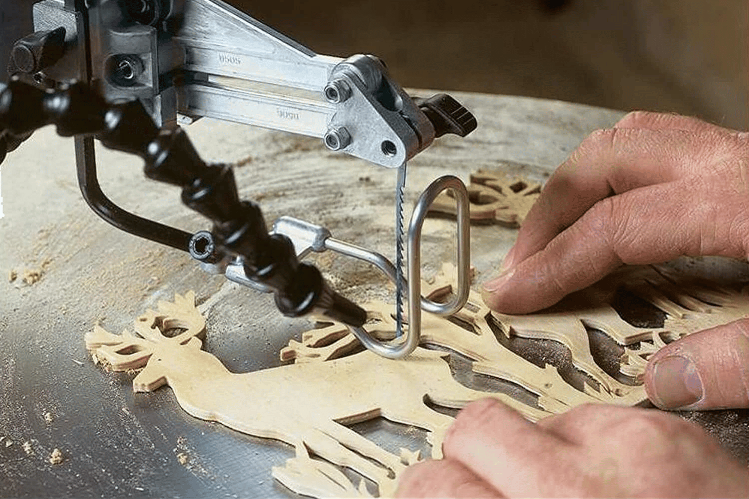 What is a Scroll Saw and How Do You Use It?