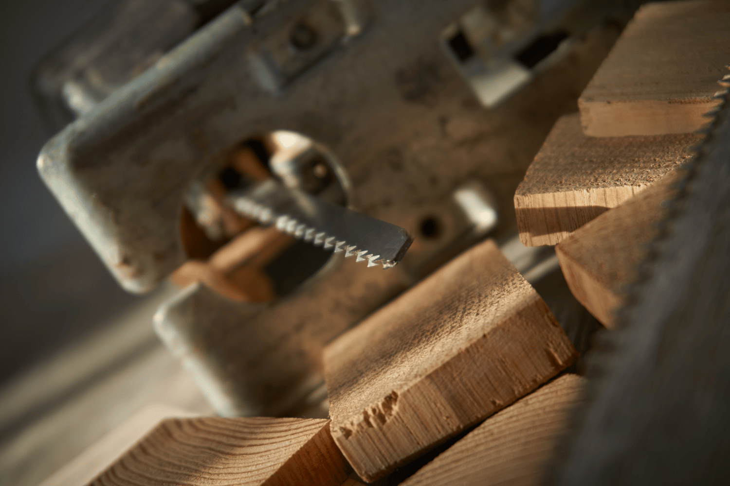 How to Use a Jigsaw Tool - A Comprehensive Guide