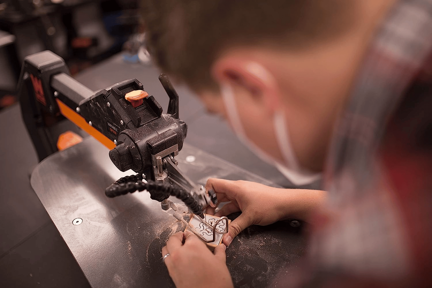 What is a Scroll Saw and How Do You Use It?